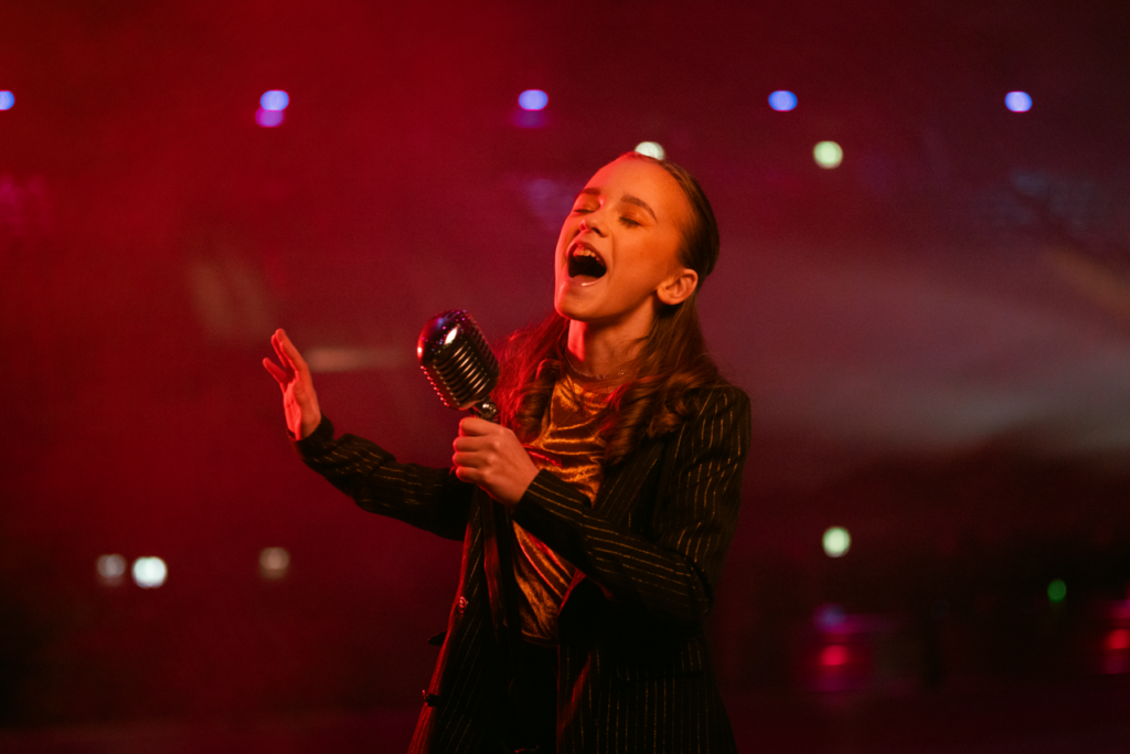 Daar staat ze dan: Emma Kok in Concert - Gulp en Geul Journaal